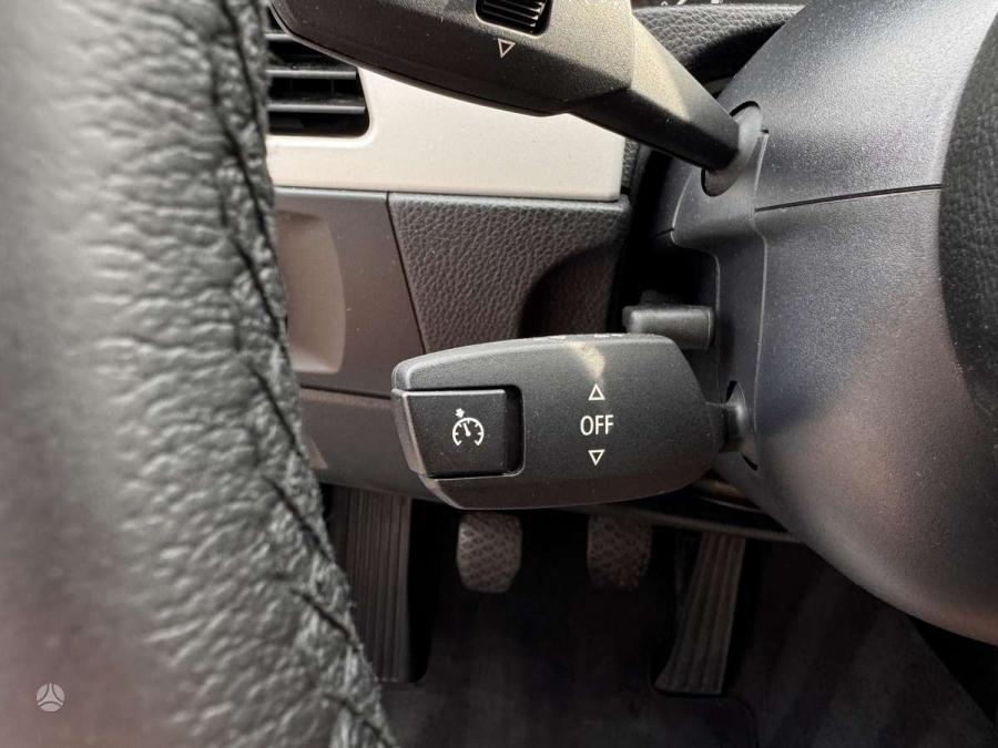 Pelēks BMW 320 2010 Viļņa, ar dzinēja tilpumu 2.00 L un nobraukumu 302 tūkst. km par 4350 €, foto 14 vietnē AUTOMOTO.COM.LV