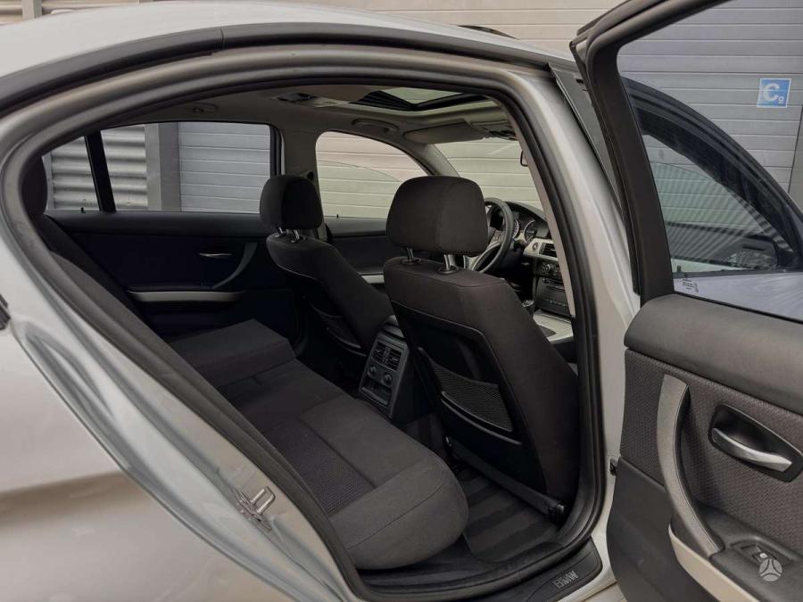 Pelēks BMW 320 2010 Viļņa, ar dzinēja tilpumu 2.00 L un nobraukumu 302 tūkst. km par 4350 €, foto 15 vietnē AUTOMOTO.COM.LV