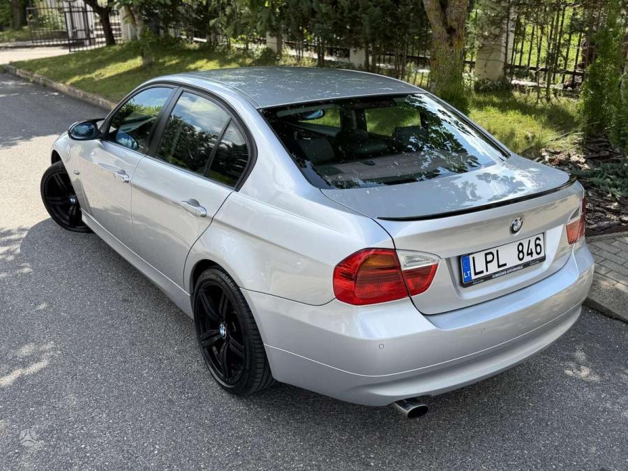 Grey BMW 320 2010 in Vilnius, with an engine capacity of 2.00 L and mileage of 180 thousand km for 5450 €, photo 3 on AUTOMOTO.COM.LV