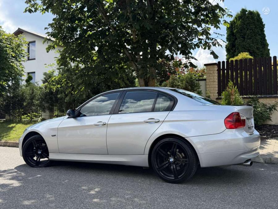 Grey BMW 320 2010 in Vilnius, with an engine capacity of 2.00 L and mileage of 180 thousand km for 5450 €, photo 16 on AUTOMOTO.COM.LV