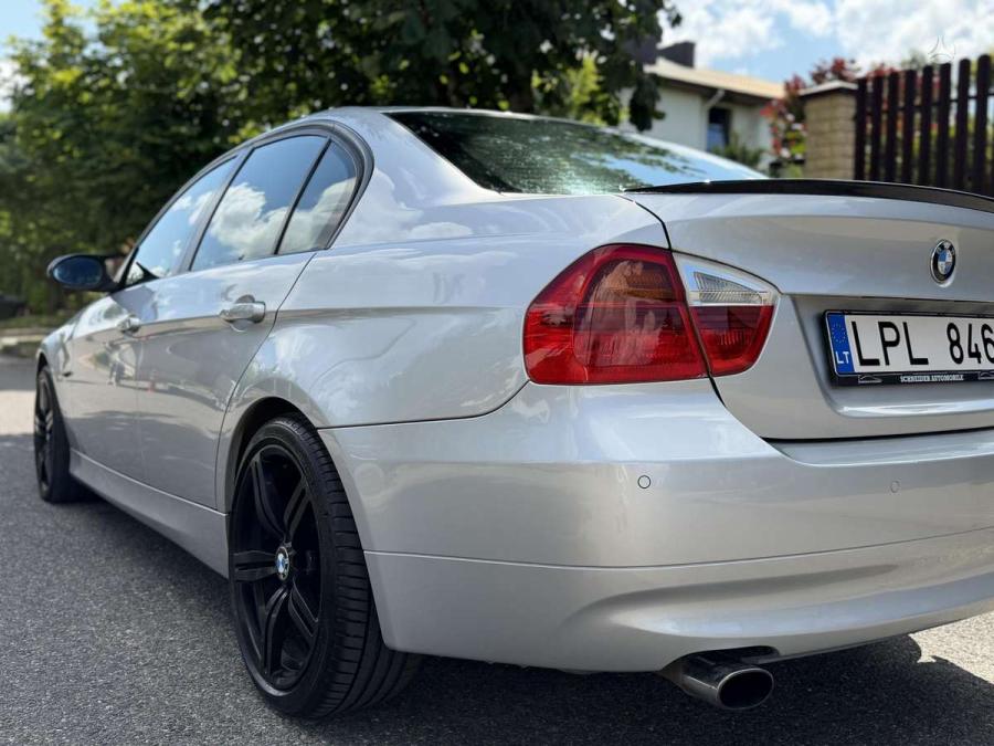 Grey BMW 320 2010 in Vilnius, with an engine capacity of 2.00 L and mileage of 180 thousand km for 5450 €, photo 17 on AUTOMOTO.COM.LV