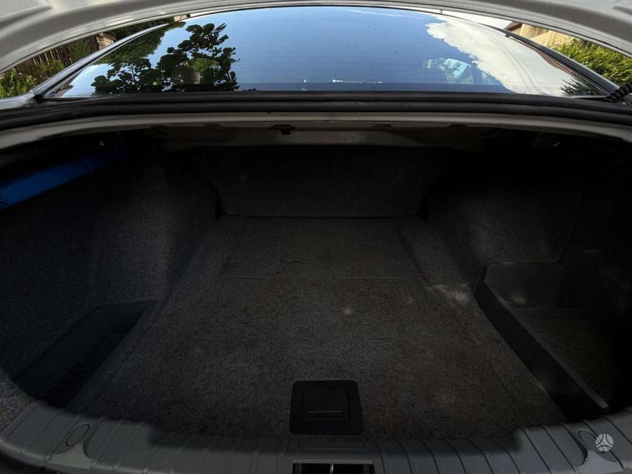 Grey BMW 320 2010 in Vilnius, with an engine capacity of 2.00 L and mileage of 180 thousand km for 5450 €, photo 22 on AUTOMOTO.COM.LV