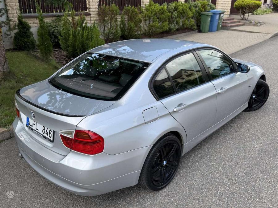 Grey BMW 320 2010 in Vilnius, with an engine capacity of 2.00 L and mileage of 180 thousand km for 5450 €, photo 23 on AUTOMOTO.COM.LV