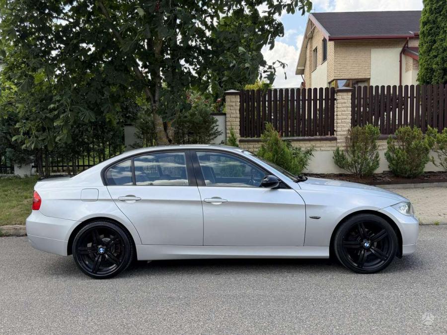 Grey BMW 320 2010 in Vilnius, with an engine capacity of 2.00 L and mileage of 180 thousand km for 5450 €, photo 26 on AUTOMOTO.COM.LV
