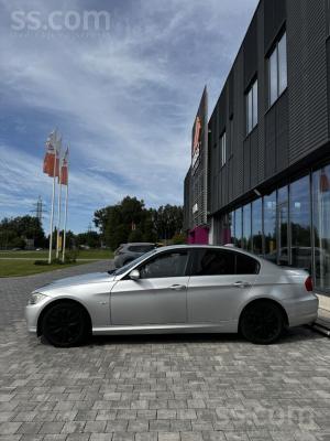Grey BMW 320 2010 in Riga, with an engine capacity of 2.00 L and mileage of 262 thousand km for 3100 €, photo 3 on AUTOMOTO.COM.LV