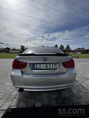 Grey BMW 320 2010 in Riga, with an engine capacity of 2.00 L and mileage of 262 thousand km for 3100 €, photo 5 on AUTOMOTO.COM.LV