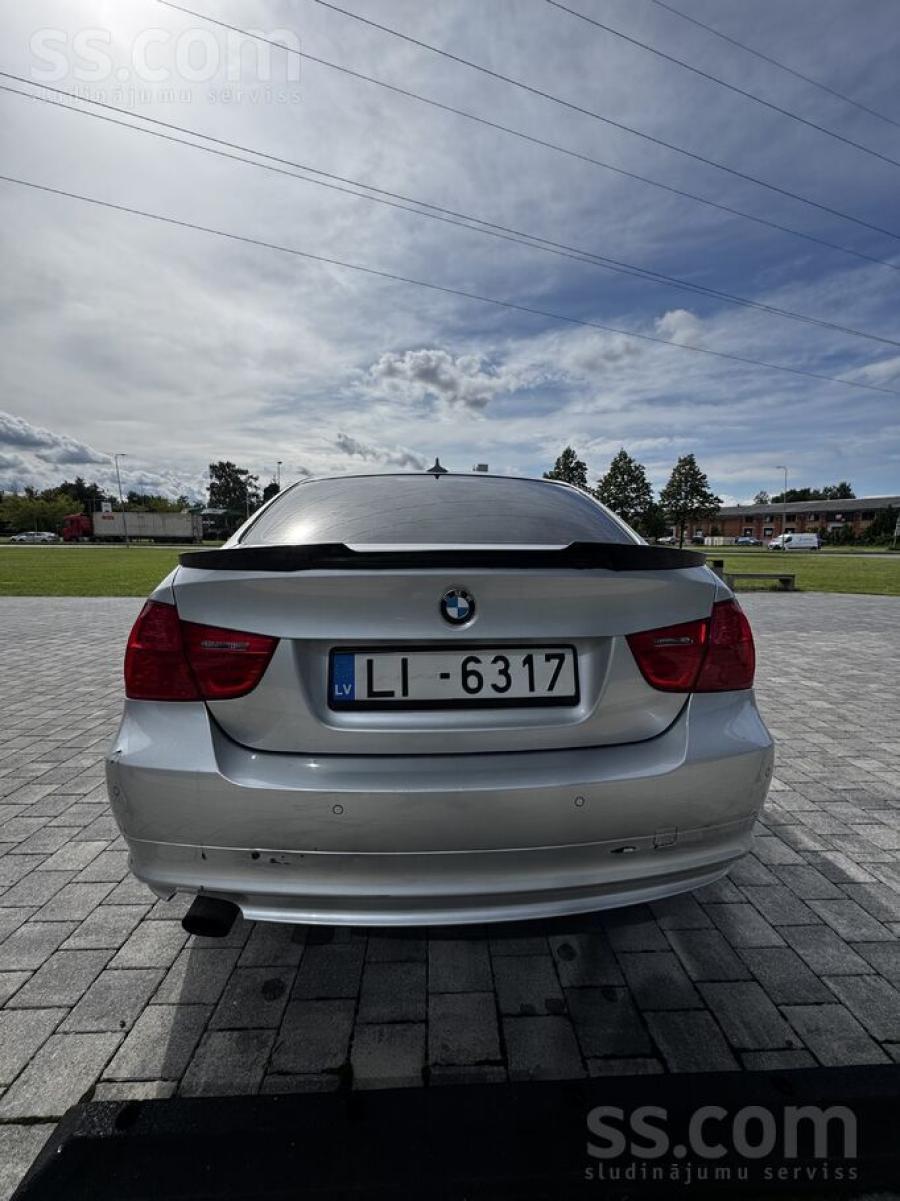 Grey BMW 320 2010 in Riga, with an engine capacity of 2.00 L and mileage of 262 thousand km for 3100 €, photo 5 on AUTOMOTO.COM.LV