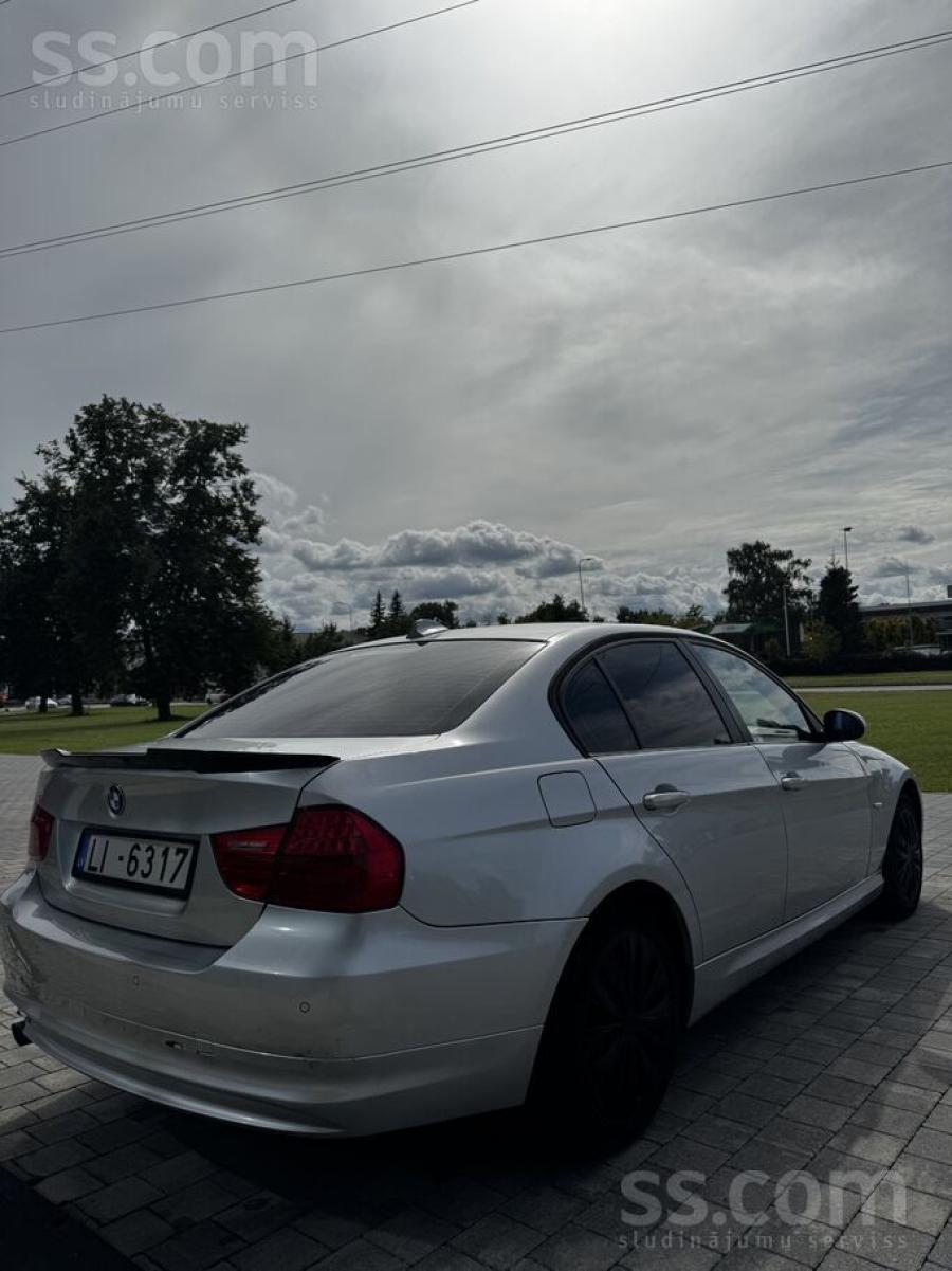 Grey BMW 320 2010 in Riga, with an engine capacity of 2.00 L and mileage of 262 thousand km for 3100 €, photo 6 on AUTOMOTO.COM.LV