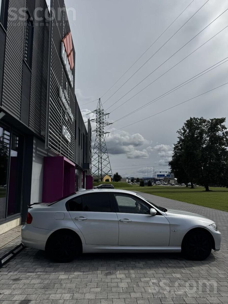 Grey BMW 320 2010 in Riga, with an engine capacity of 2.00 L and mileage of 262 thousand km for 3100 €, photo 7 on AUTOMOTO.COM.LV