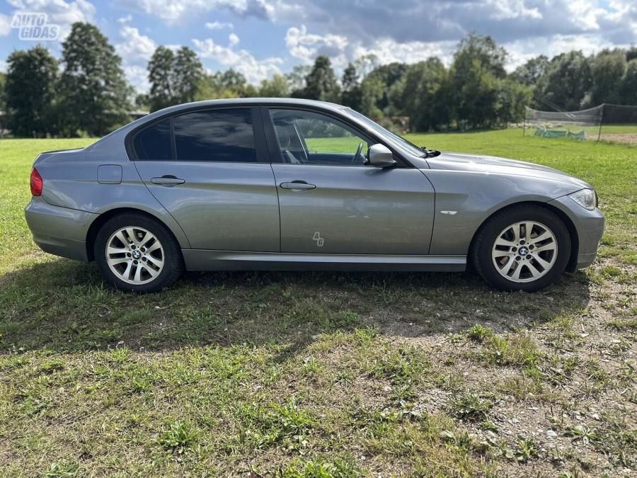 Pelēks BMW 320 2010 Panevēža, ar dzinēja tilpumu 2.00 L un nobraukumu 364 tūkst. km par 4000 €, foto 5 vietnē AUTOMOTO.COM.LV