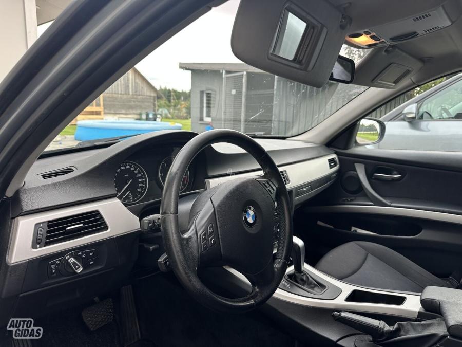 Pelēks BMW 320 2010 Panevēža, ar dzinēja tilpumu 2.00 L un nobraukumu 364 tūkst. km par 4000 €, foto 9 vietnē AUTOMOTO.COM.LV