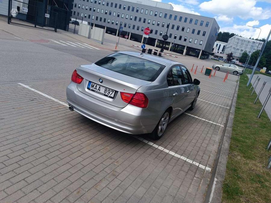 Pelēks BMW 320 2011 Viļņa, ar dzinēja tilpumu 2.00 L un nobraukumu 252 tūkst. km par 6250 €, foto 4 vietnē AUTOMOTO.COM.LV