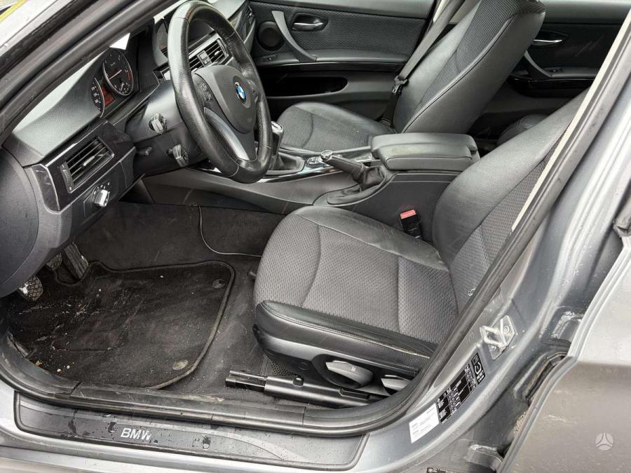 Grey BMW 320 2011 in Utena, with an engine capacity of 2.00 L and mileage of 221 thousand km for 5500 €, photo 9 on AUTOMOTO.COM.LV