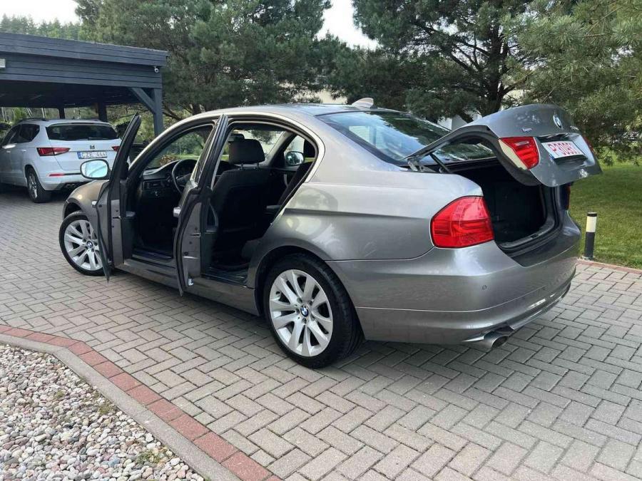 Grey BMW 320 2011 in Druskininkai, with an engine capacity of 2.00 L and mileage of 292 thousand km for 5890 €, photo 7 on AUTOMOTO.COM.LV