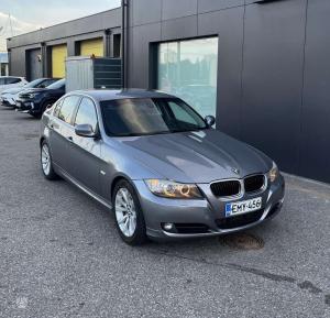 BMW 320 2011 in Kaunas on AUTOMOTO.COM.LV Grey BMW 320 2011 in Kaunas, with an engine capacity of 2.00 L and mileage of 200 thousand km for 5200 €, photo 1 on AUTOMOTO.COM.LV