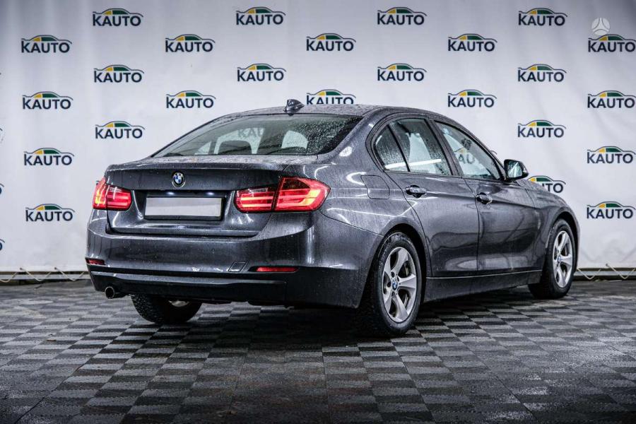 Pelēks BMW 320 2012 Kauņa, ar dzinēja tilpumu 2.00 L un nobraukumu 266 tūkst. km par 7990 €, foto 3 vietnē AUTOMOTO.COM.LV