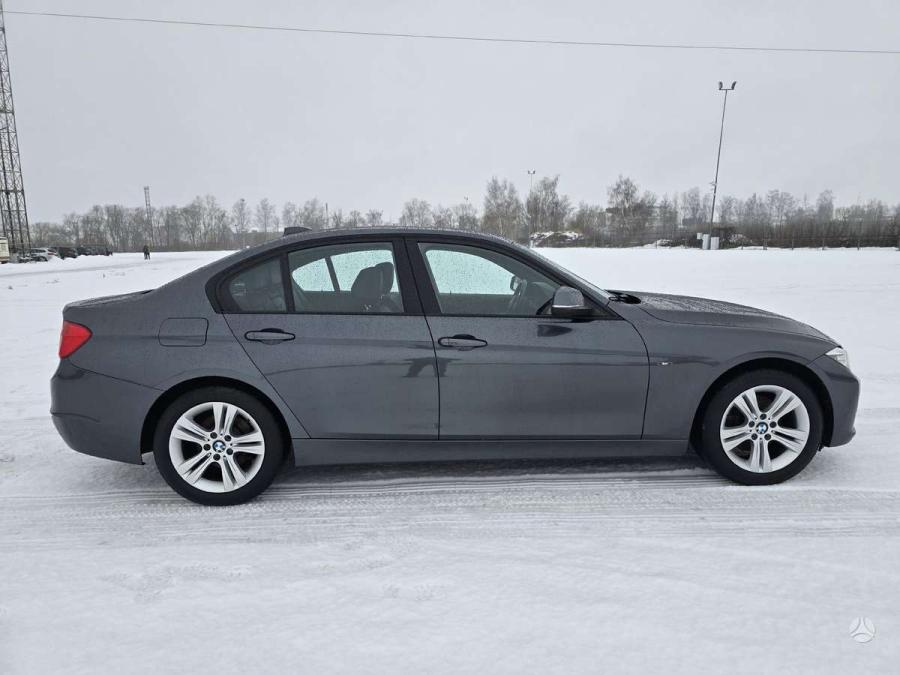 Pelēks BMW 320 2012 Marijampole, ar dzinēja tilpumu 2.00 L un nobraukumu 259 tūkst. km par 7400 €, foto 7 vietnē AUTOMOTO.COM.LV