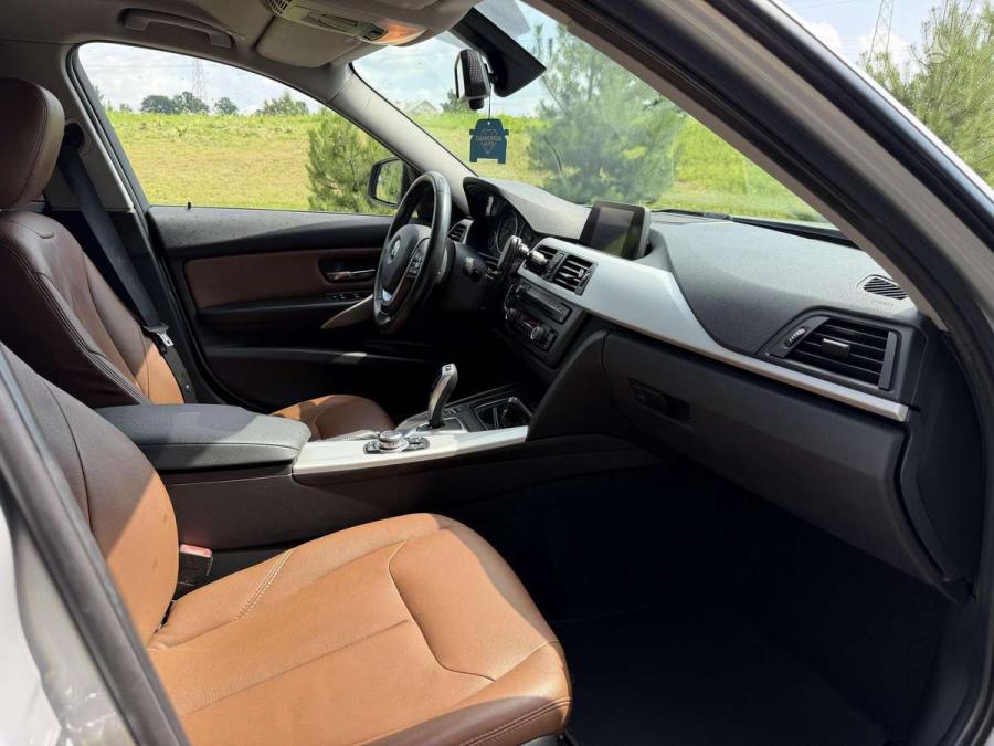Grey BMW 320 2012 in Kaunas, with an engine capacity of 2.00 L and mileage of 258 thousand km for 9200 €, photo 14 on AUTOMOTO.COM.LV