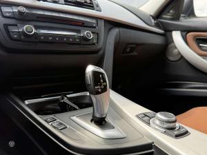 Grey BMW 320 2012 in Kaunas, with an engine capacity of 2.00 L and mileage of 258 thousand km for 9200 €, photo 17 on AUTOMOTO.COM.LV