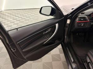 Pelēks BMW 320 2012 Marijampole, ar dzinēja tilpumu 2.00 L un nobraukumu 315 tūkst. km par 9450 €, foto 29 vietnē AUTOMOTO.COM.LV