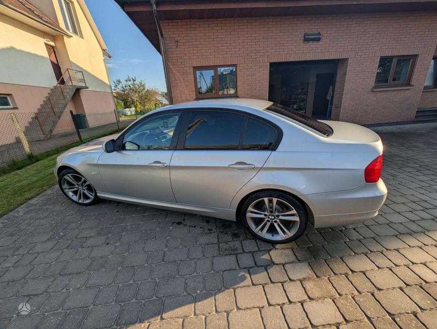 Pelēks BMW 320 2012 Mažeikiai, ar dzinēja tilpumu 2.00 L un nobraukumu 240 tūkst. km par 4200 €, foto 17 vietnē AUTOMOTO.COM.LV