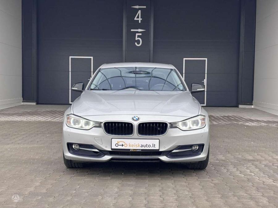 Pelēks BMW 320 2013 Viļņa, ar dzinēja tilpumu 2.00 L un nobraukumu 331 tūkst. km par 8350 €, foto 3 vietnē AUTOMOTO.COM.LV