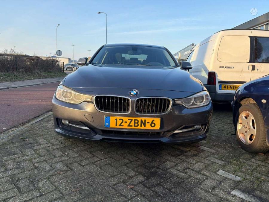Grey BMW 320 2013 in Kaunas, with an engine capacity of 2.00 L and mileage of 290 thousand km for 9250 €, photo 17 on AUTOMOTO.COM.LV