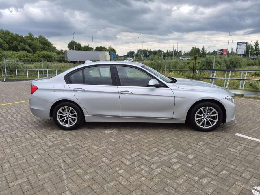 Pelēks BMW 320 2013 Tauragė, ar dzinēja tilpumu 2.00 L un nobraukumu 245 tūkst. km par 4300 €, foto 5 vietnē AUTOMOTO.COM.LV