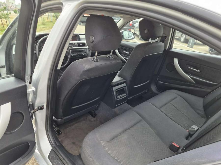 Pelēks BMW 320 2013 Tauragė, ar dzinēja tilpumu 2.00 L un nobraukumu 245 tūkst. km par 4300 €, foto 13 vietnē AUTOMOTO.COM.LV