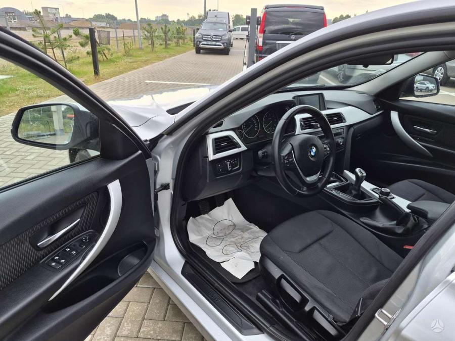 Pelēks BMW 320 2013 Tauragė, ar dzinēja tilpumu 2.00 L un nobraukumu 245 tūkst. km par 4300 €, foto 14 vietnē AUTOMOTO.COM.LV