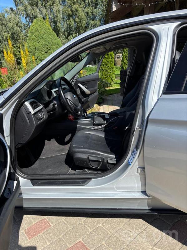 Grey BMW 320 2013 in Valmiera, with an engine capacity of 2.00 L and mileage of 316 thousand km for 12200 €, photo 4 on AUTOMOTO.COM.LV