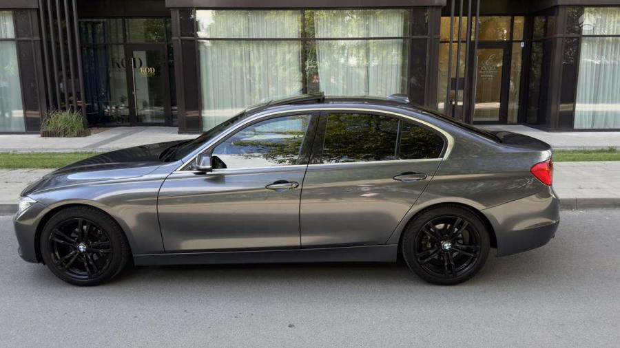 Grey BMW 320 2013 in Vilnius, with an engine capacity of 2.00 L and mileage of 328 thousand km for 9800 €, photo 12 on AUTOMOTO.COM.LV