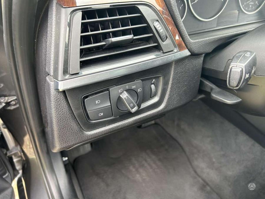 Pelēks BMW 320 2014 Viļņa, ar dzinēja tilpumu 2.00 L un nobraukumu 262 tūkst. km par 8500 €, foto 11 vietnē AUTOMOTO.COM.LV