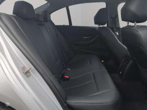 Grey BMW 320 2016 in Vilnius, with an engine capacity of 2.00 L and mileage of 226 thousand km for 13499 €, photo 11 on AUTOMOTO.COM.LV