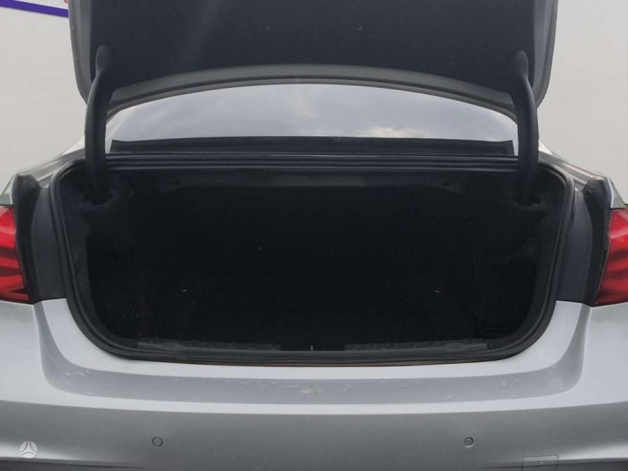 Grey BMW 320 2016 in Vilnius, with an engine capacity of 2.00 L and mileage of 226 thousand km for 13499 €, photo 12 on AUTOMOTO.COM.LV