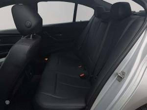 Grey BMW 320 2016 in Vilnius, with an engine capacity of 2.00 L and mileage of 226 thousand km for 13499 €, photo 13 on AUTOMOTO.COM.LV