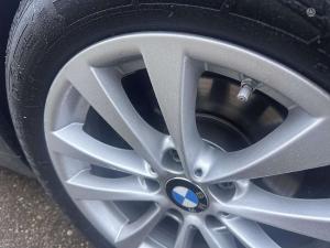 Pelēks BMW 320 2017 Viļņa, ar dzinēja tilpumu 2.00 L un nobraukumu 243 tūkst. km par 10750 €, foto 21 vietnē AUTOMOTO.COM.LV