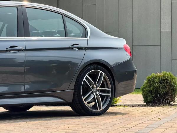 Grey BMW 320 2018 in Riga, with an engine capacity of 2.00 L and mileage of 179 thousand km for 16700 €, photo 7 on AUTOMOTO.COM.LV
