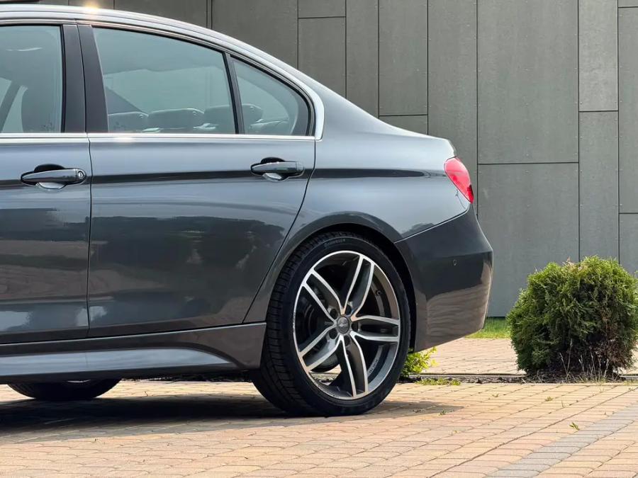 Grey BMW 320 2018 in Riga, with an engine capacity of 2.00 L and mileage of 179 thousand km for 16700 €, photo 8 on AUTOMOTO.COM.LV