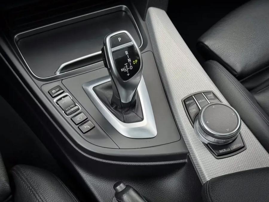Grey BMW 320 2018 in Riga, with an engine capacity of 2.00 L and mileage of 179 thousand km for 16700 €, photo 22 on AUTOMOTO.COM.LV