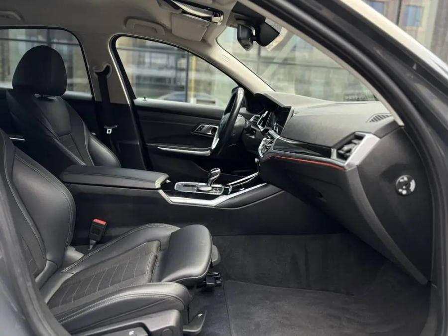 Pelēks BMW 320 2019 Rīga, ar dzinēja tilpumu 2.00 L un nobraukumu 177 tūkst. km par 23900 €, foto 13 vietnē AUTOMOTO.COM.LV