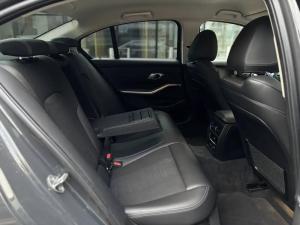 Pelēks BMW 320 2019 Rīga, ar dzinēja tilpumu 2.00 L un nobraukumu 177 tūkst. km par 23900 €, foto 14 vietnē AUTOMOTO.COM.LV