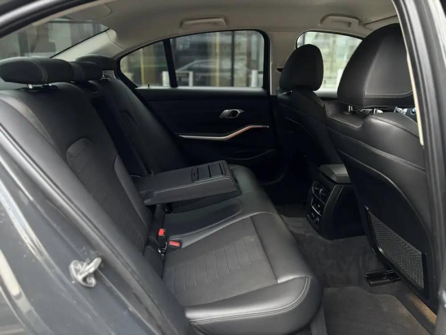 Pelēks BMW 320 2019 Rīga, ar dzinēja tilpumu 2.00 L un nobraukumu 177 tūkst. km par 23900 €, foto 14 vietnē AUTOMOTO.COM.LV