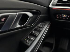 Pelēks BMW 320 2019 Rīga, ar dzinēja tilpumu 2.00 L un nobraukumu 177 tūkst. km par 23900 €, foto 19 vietnē AUTOMOTO.COM.LV