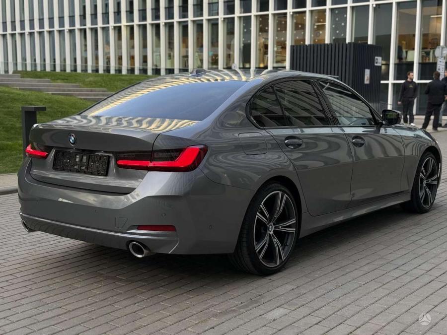 Grey BMW 320 2023 in Vilnius, with an engine capacity of 2.00 L and mileage of 149 thousand km for 24999 €, photo 4 on AUTOMOTO.COM.LV