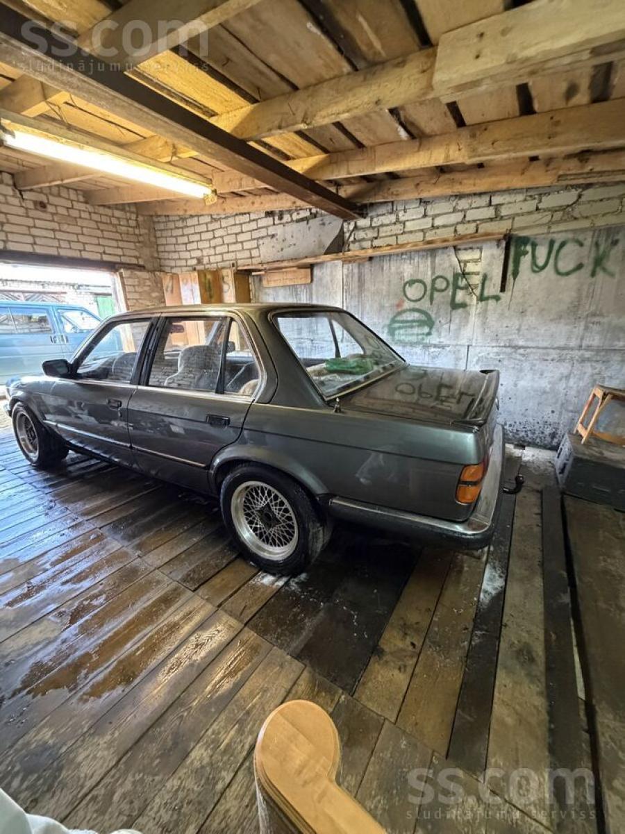 Pelēks BMW 320 1987 Gulbene, ar dzinēja tilpumu 2.00 L un nobraukumu 215 tūkst. km par 3200 €, foto 4 vietnē AUTOMOTO.COM.LV