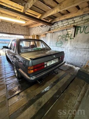 Pelēks BMW 320 1987 Gulbene, ar dzinēja tilpumu 2.00 L un nobraukumu 215 tūkst. km par 3200 €, foto 5 vietnē AUTOMOTO.COM.LV
