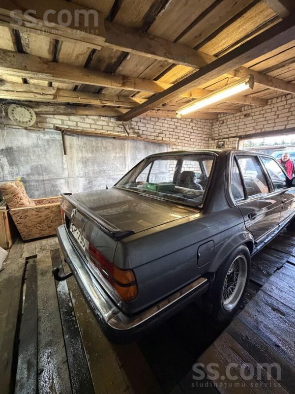 Pelēks BMW 320 1987 Gulbene, ar dzinēja tilpumu 2.00 L un nobraukumu 215 tūkst. km par 3200 €, foto 5 vietnē AUTOMOTO.COM.LV