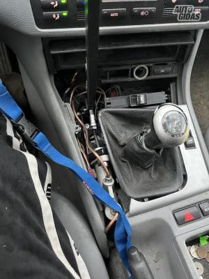 Pelēks BMW 320 1999 Šilalė, ar dzinēja tilpumu 2.00 L un nobraukumu 205 tūkst. km par 750 €, foto 7 vietnē AUTOMOTO.COM.LV