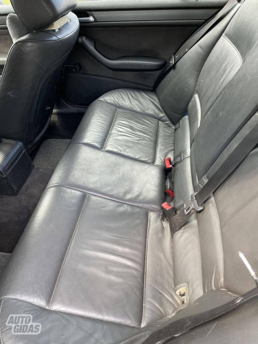 Grey BMW 320 2002 in Jonava, with an engine capacity of 2.00 L and mileage of 323 thousand km for 1700 €, photo 12 on AUTOMOTO.COM.LV